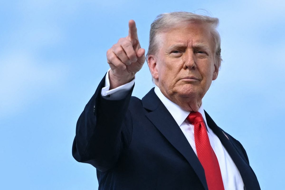 'Two Total Losers': Trump Takes Aim at Late-Night Hosts