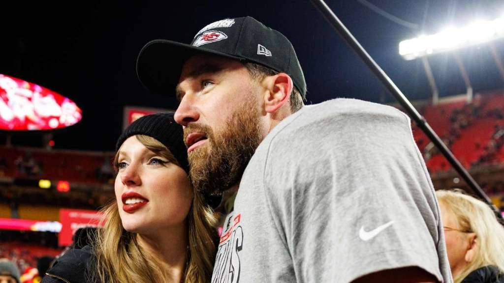 Ryan Seacrest Offers to Officiate Taylor Swift and Travis…