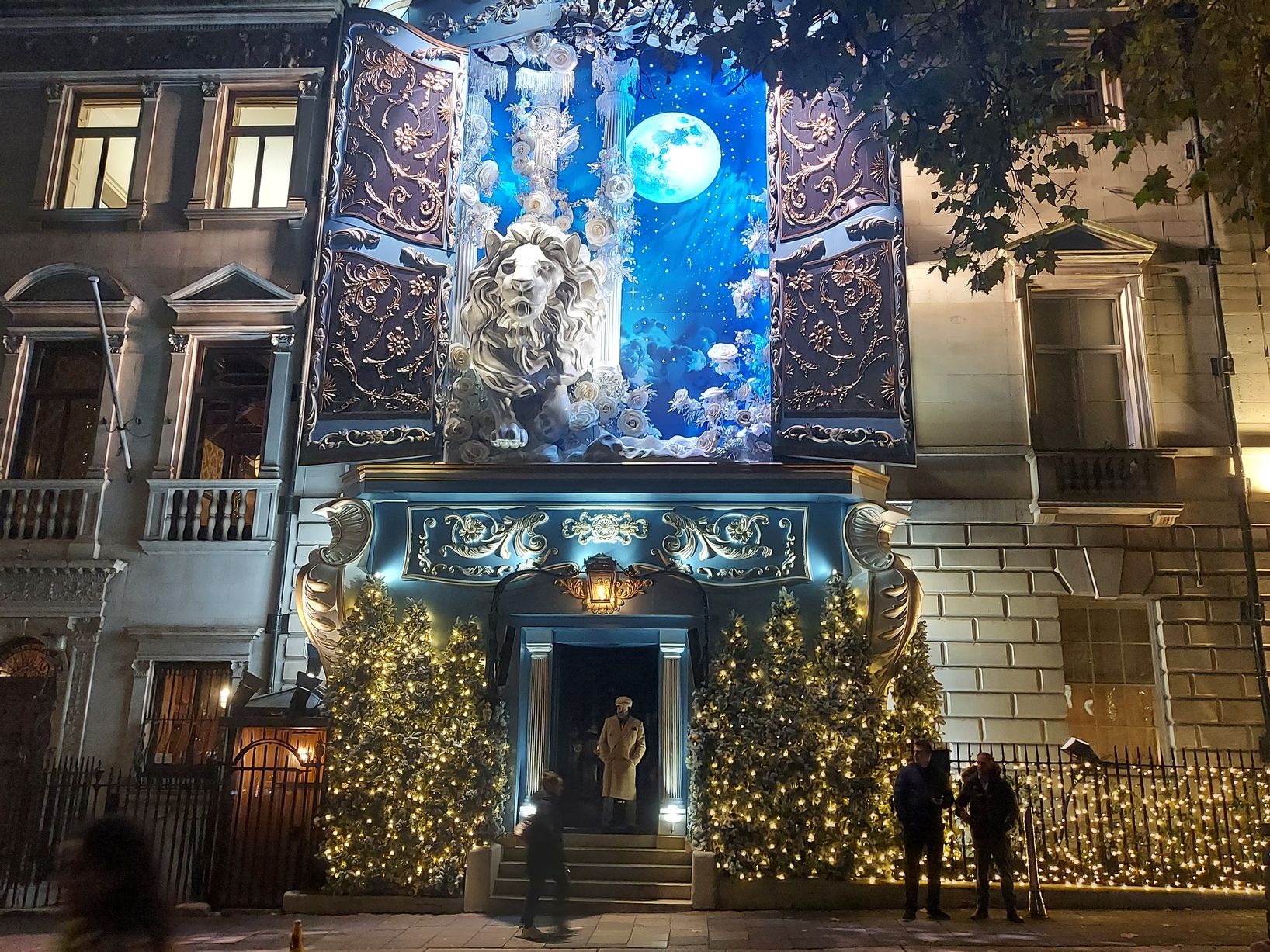 The Most Iconic Christmas Window Displays in London | Kwizr